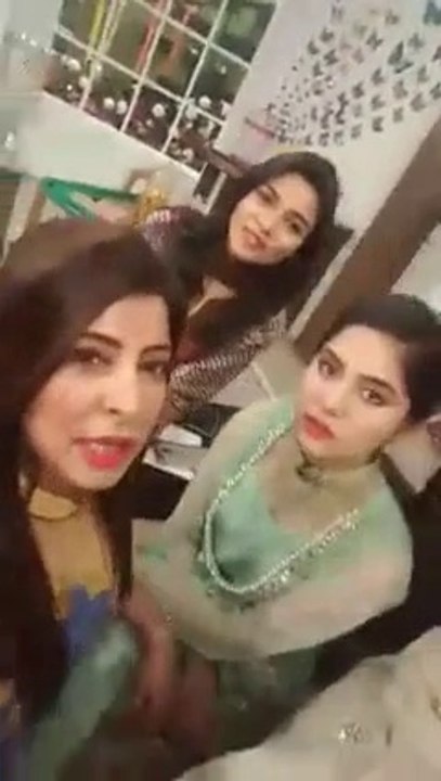 What Happening Behind Camera During Break In Sanam Baloch Morning Show ...