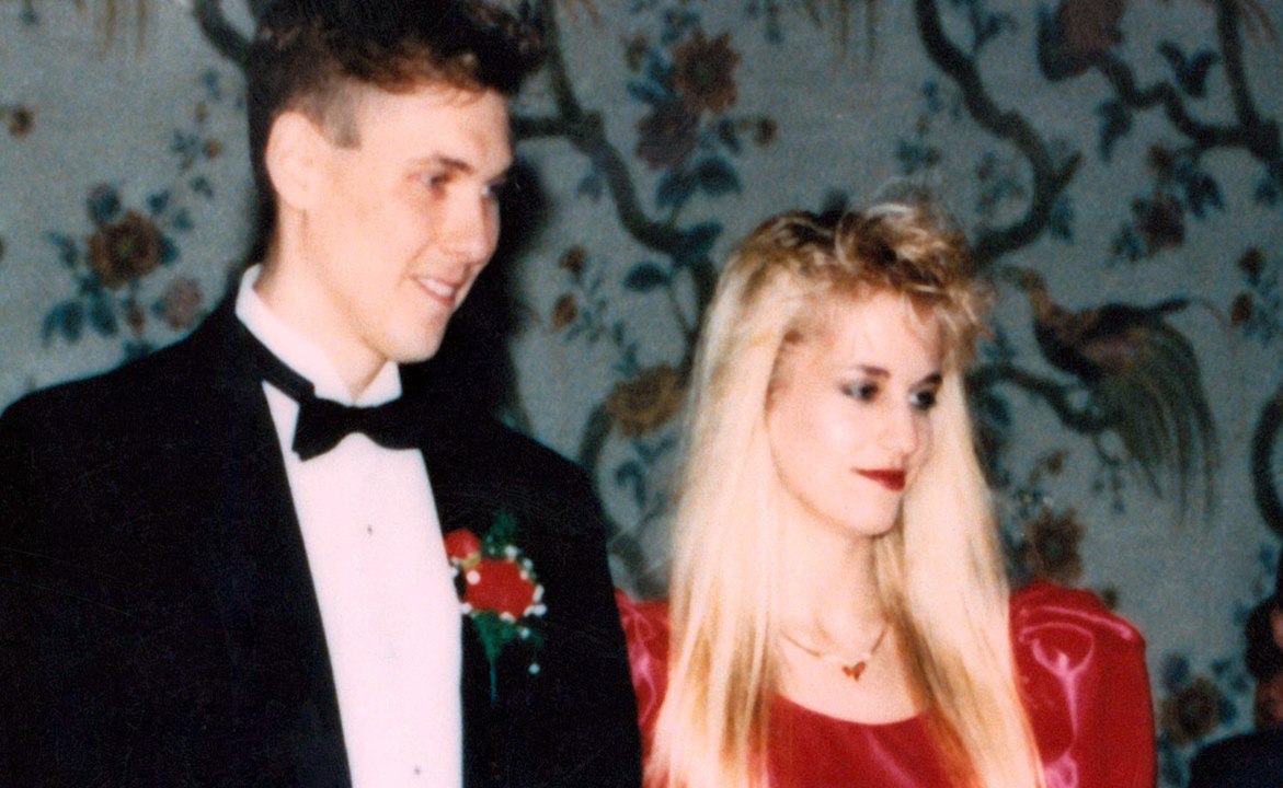 Paul Bernardo & Karla Homolka - "The Ken & Barbie Killers" - video ...