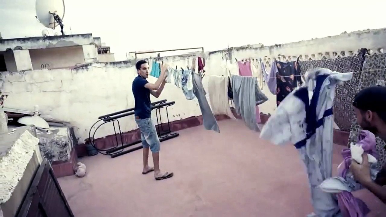 Two thiefs having fun stealing clothes by Jumper Style - Vidéo Dailymotion