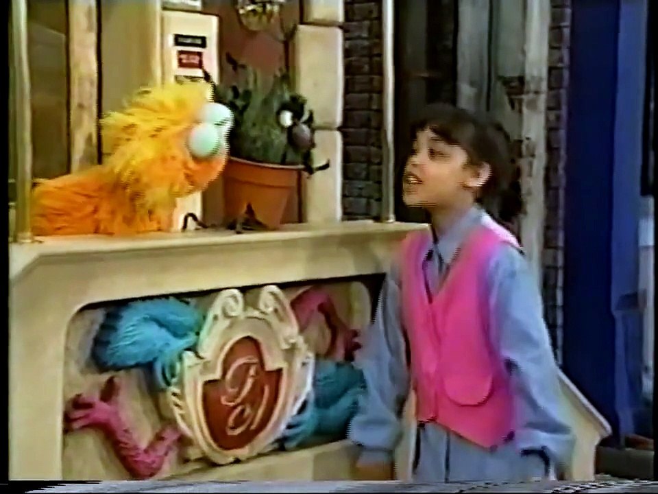 Sesame Street Stinky Gets Repotted - Dailymotion Video