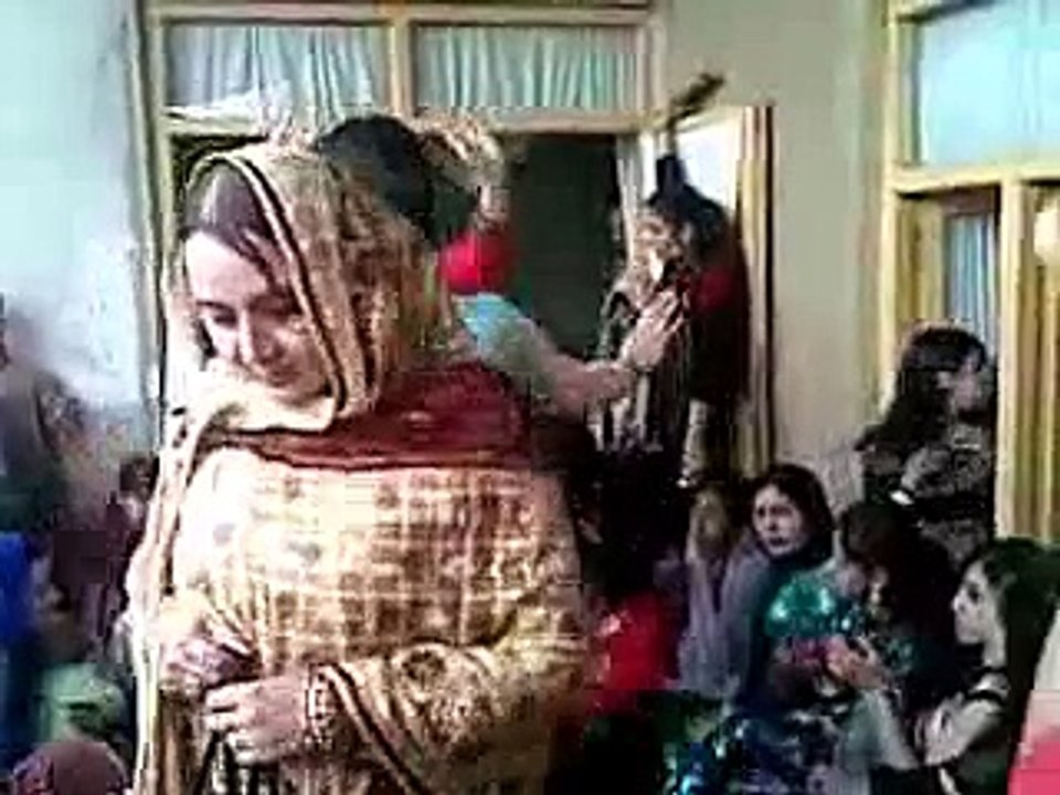 Best Peshawar swat pashto private home dance 2013 - YouTube - video ...