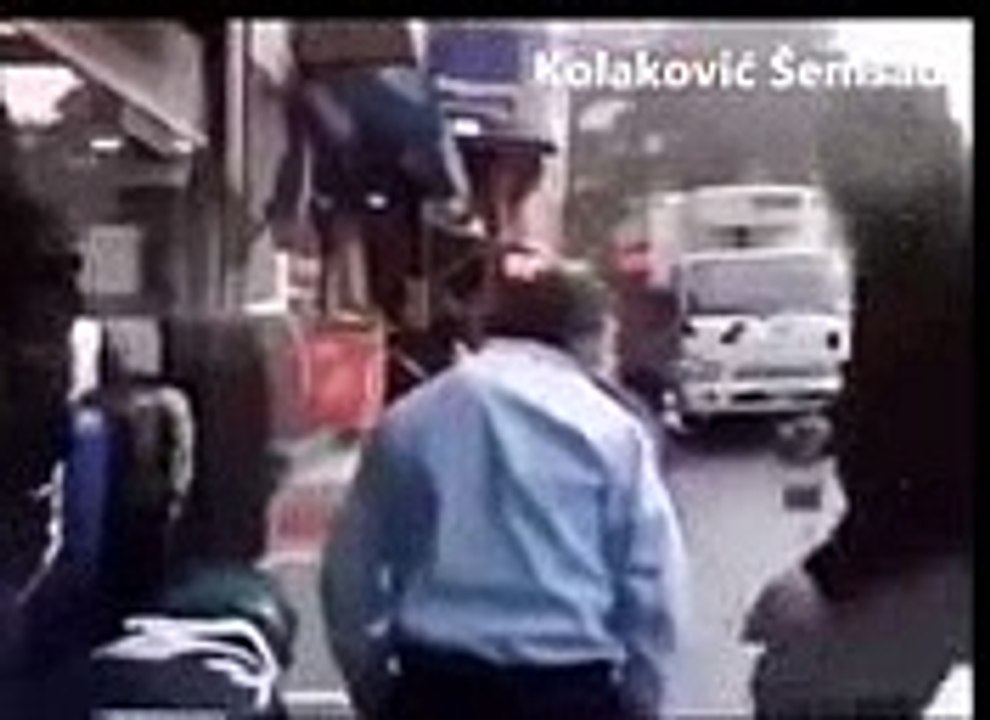 Enano ruso se la banca contra el que venga. - Vídeo Dailymotion