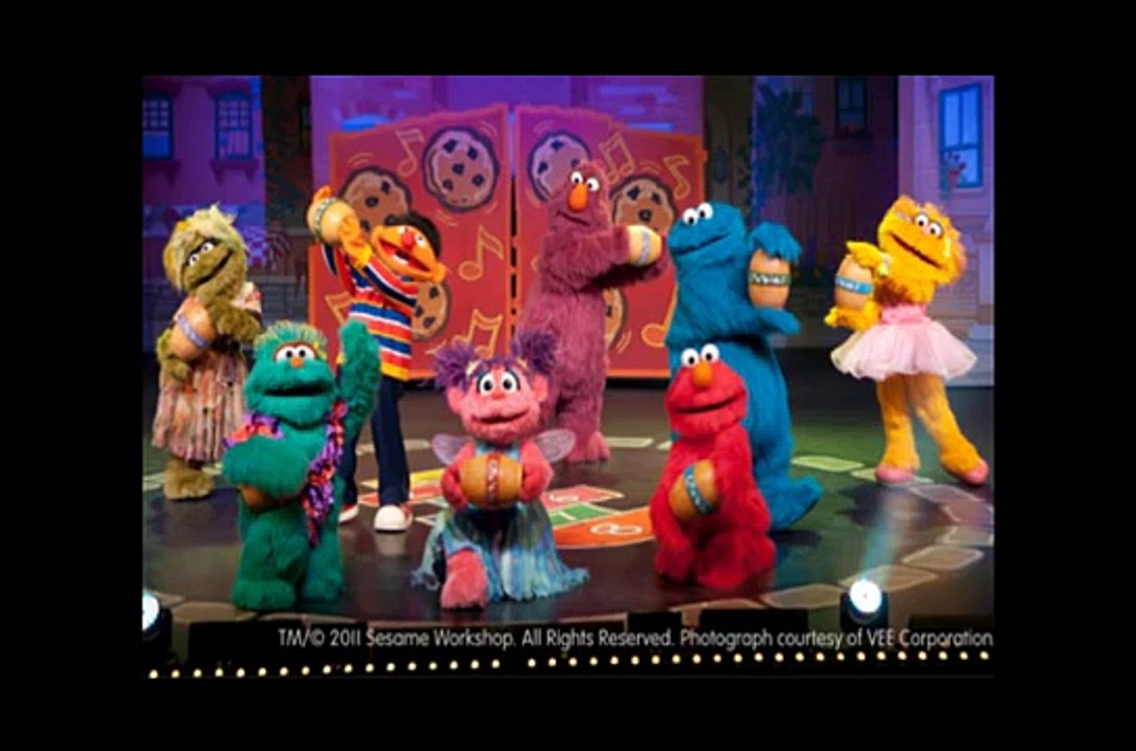 Sesame Street Live Elmo Makes Music