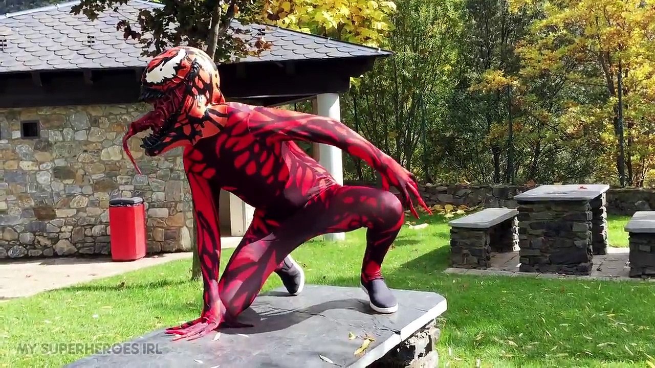 Carnage vs Venom in Real Life - Spiderman Super Villains Battle Movie ...