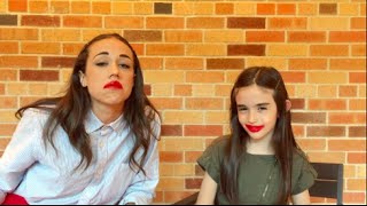 MINI MIRANDA MEETS MIRANDA SINGS - Dailymotion Video