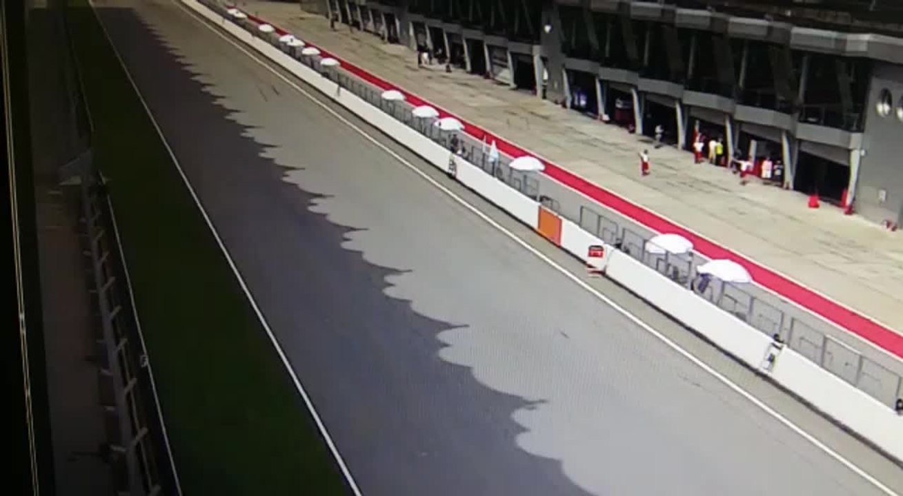 Loris Baz 180-mph Crash Video - video Dailymotion