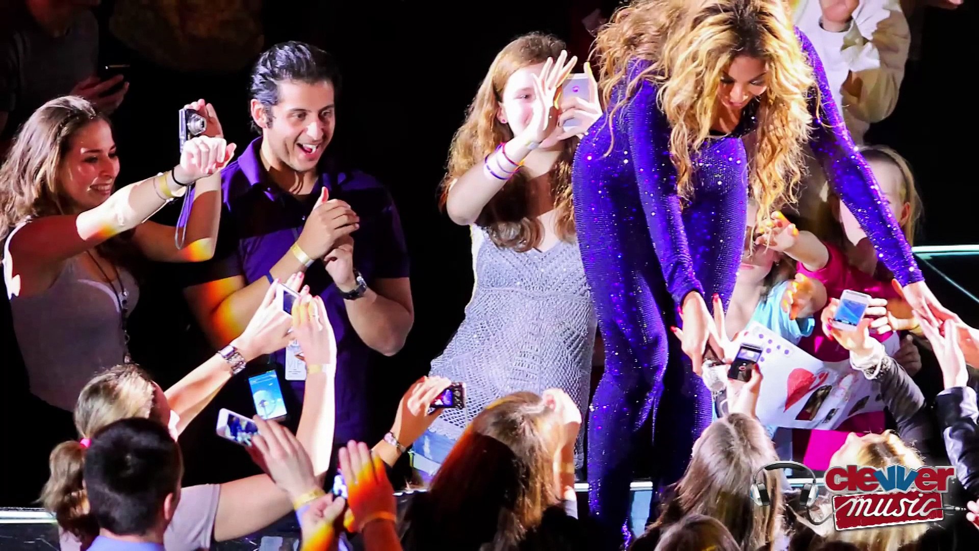 Fan Slaps Beyonce On Behind