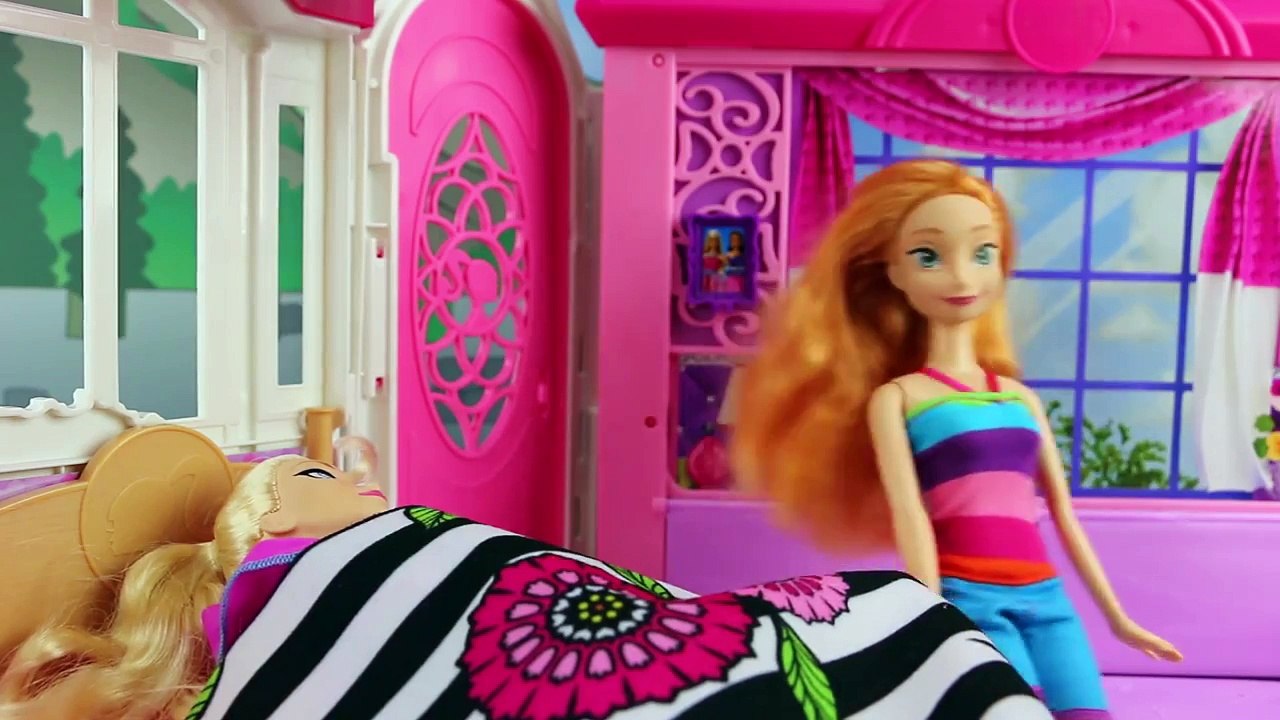 Frozen Fever Snowgies Trap Elsa in Bed and Anna Saves Elsa ...