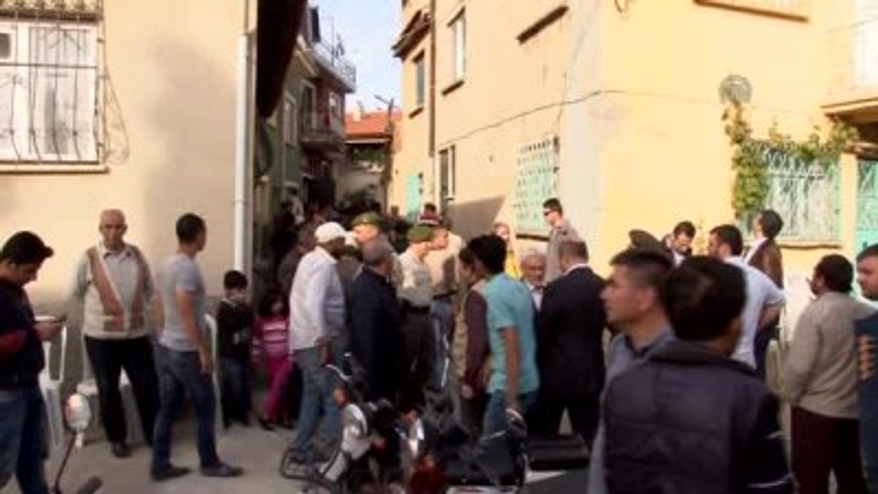 Şehit Hasan Basri Tek'in Baba Evinde Yas Var - Dailymotion Video