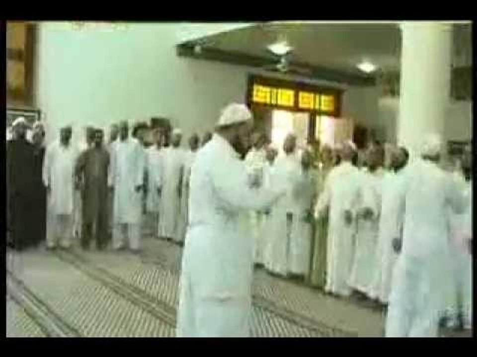 Pakistani Molvi Dancing in Masjid - Electrifying Molvies Funny Dancing ...