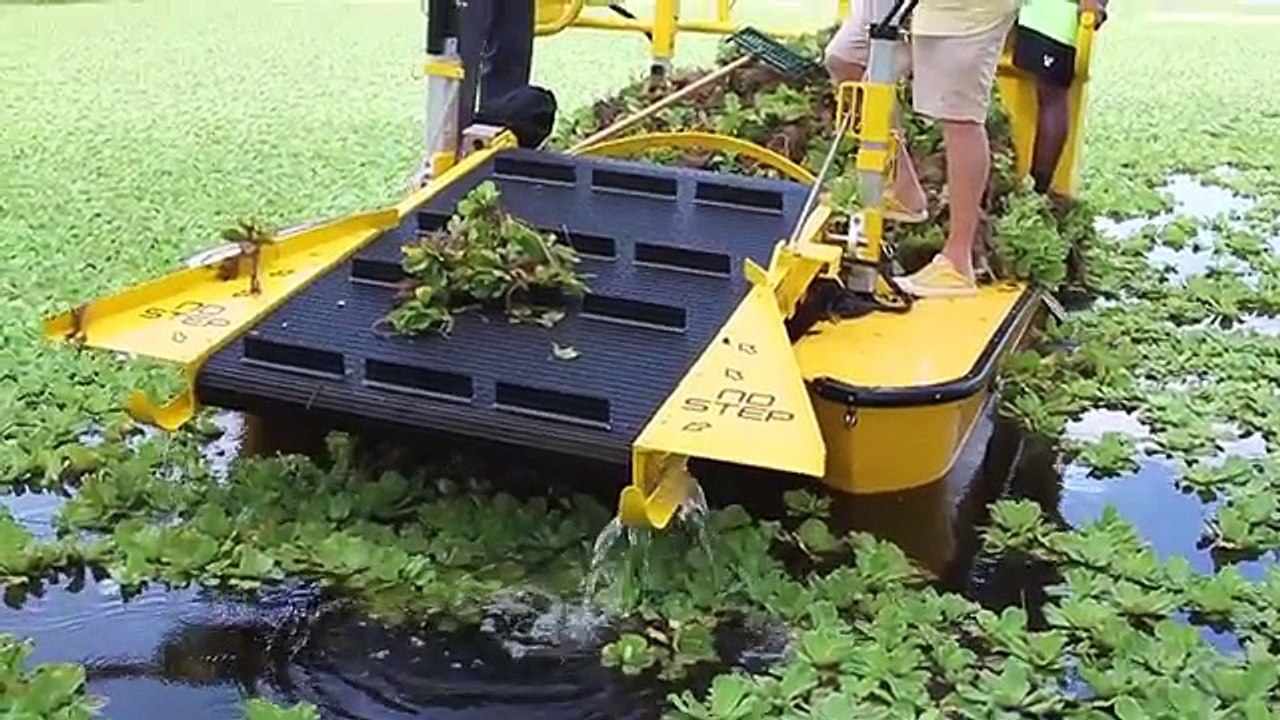 Weedoo Boats - Aquatic Weed Cutter and Harvester Boats - video Dailymotion