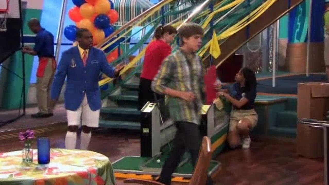 The Suite Life on Deck - S3 E8 - Party On! - video Dailymotion