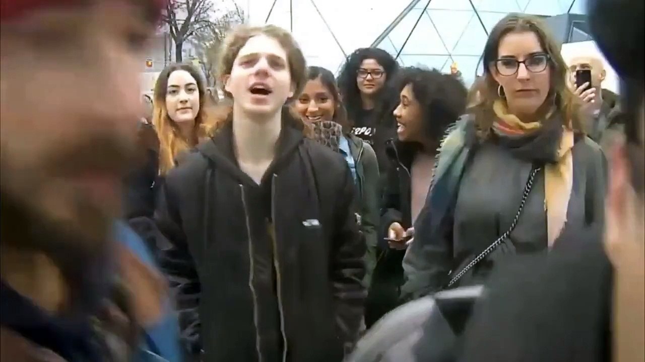 L'acteur Shia LaBeouf fait fuir un suprémaciste blanc qui vient l ...