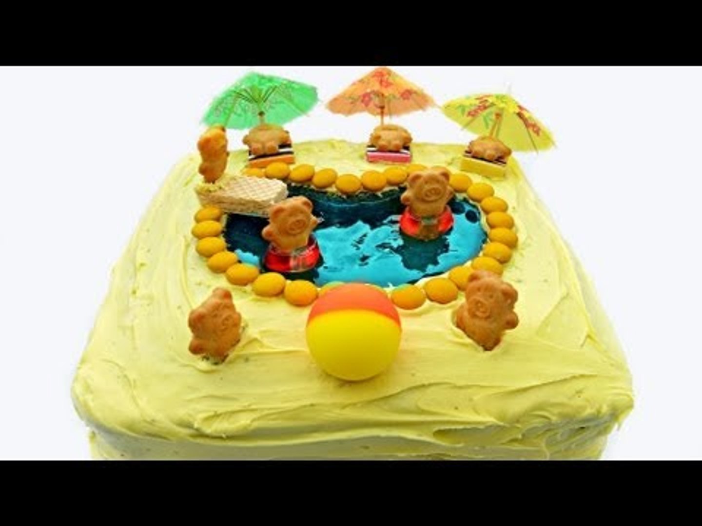 Pool Cake With Teddy Grahams