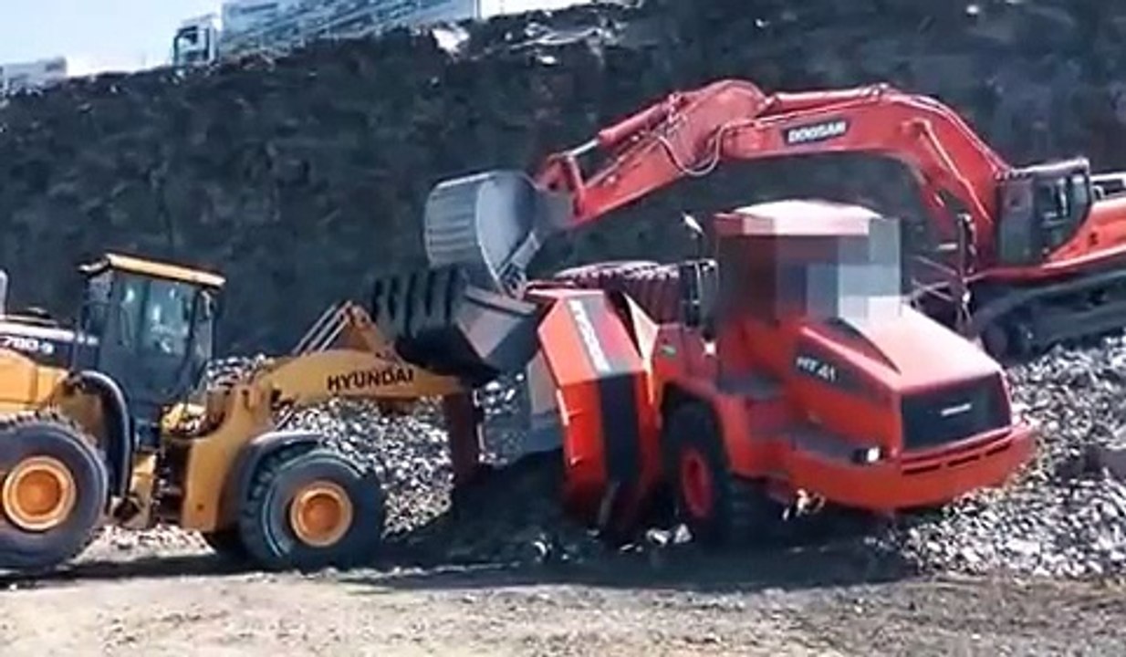 Heavy Equipment- Excavator FAIL-WIN 2016 Construction Accidents Caught ...