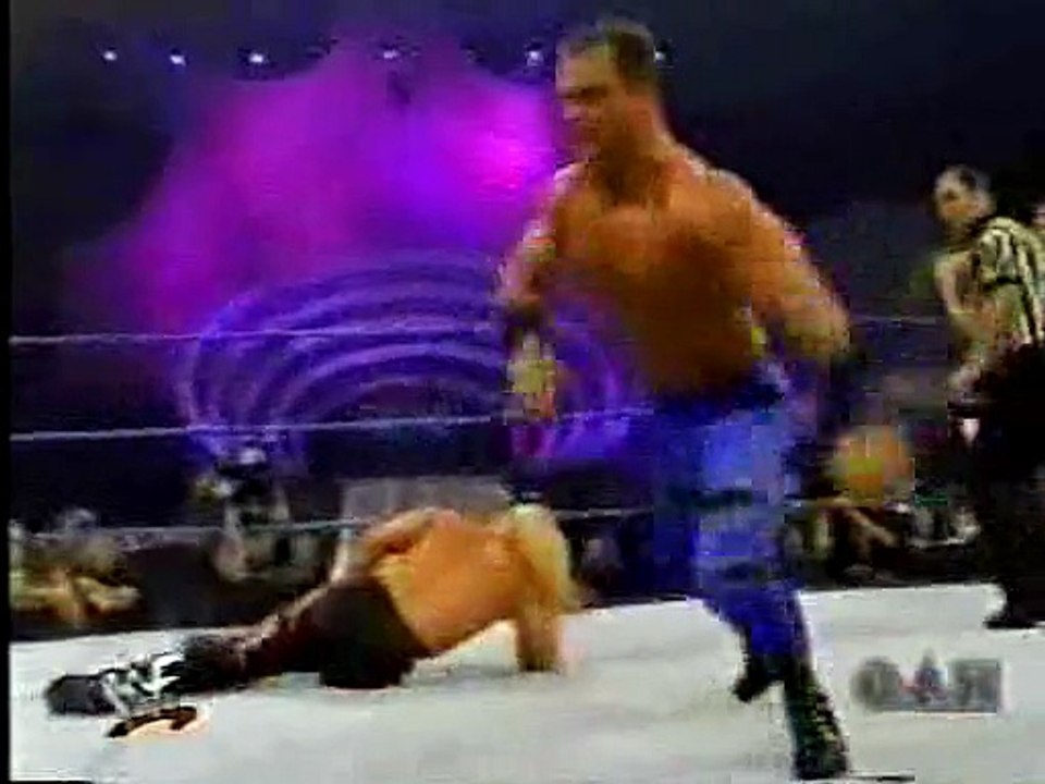 trish and chyna smackdown 8.10.00. - video Dailymotion