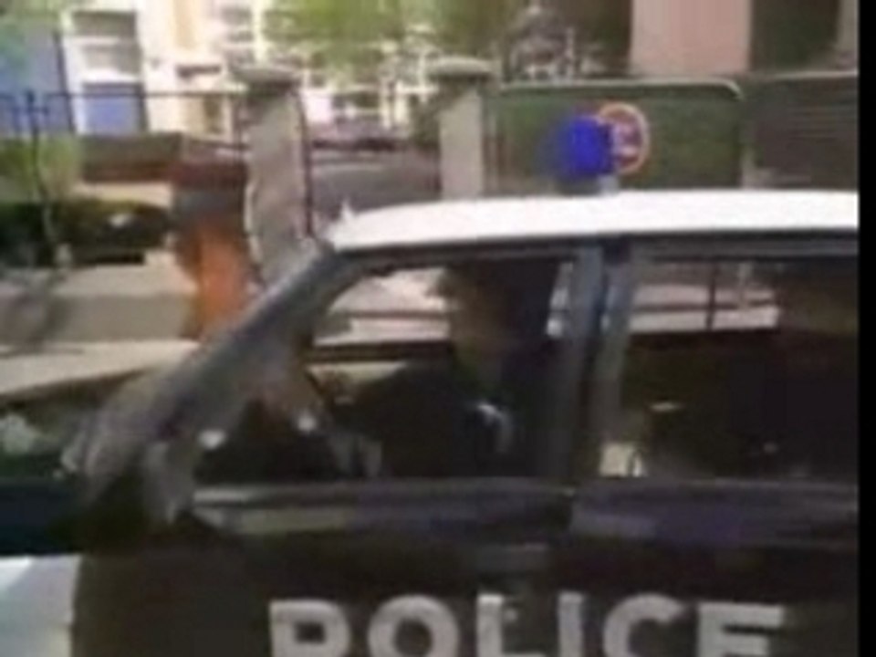 Les Inconnus Les Flics - Vidéo Dailymotion