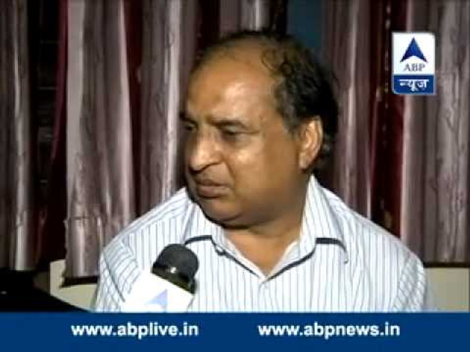 Delhi: AAP leader Rohtash Kumar attacks SBI Manager - video Dailymotion