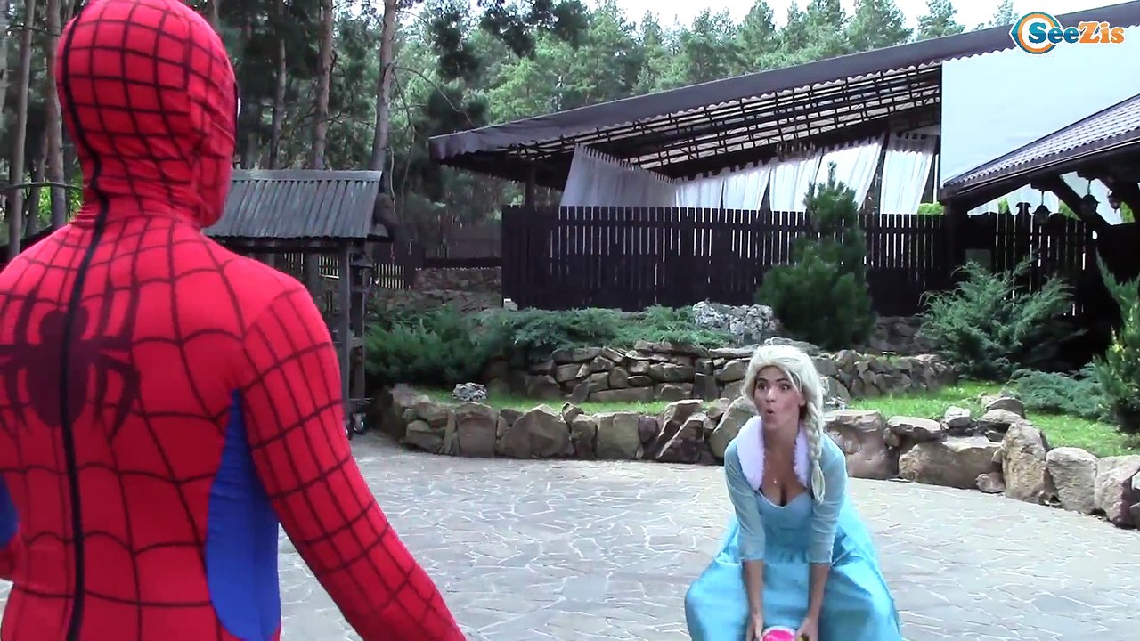 Frozen Elsa kidnapped by Black Spiderman w/ Spiderman Superhero Battle ...