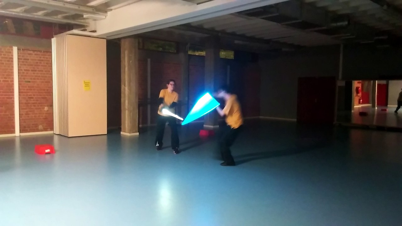 Combat de sabres laser (Ludosport) à Ixelles - Vidéo Dailymotion