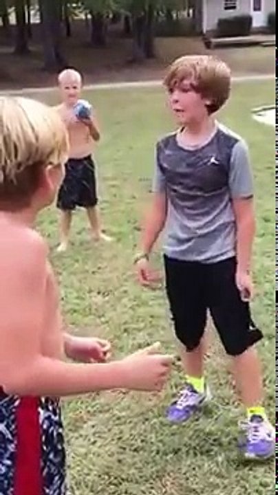 Little kids fighting Slap box - video Dailymotion