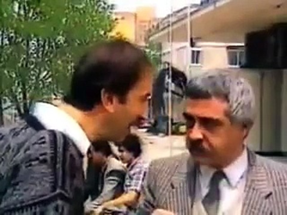 MAVİ MUAMMER ( Levent Kırca - 1985) - Dailymotion Video