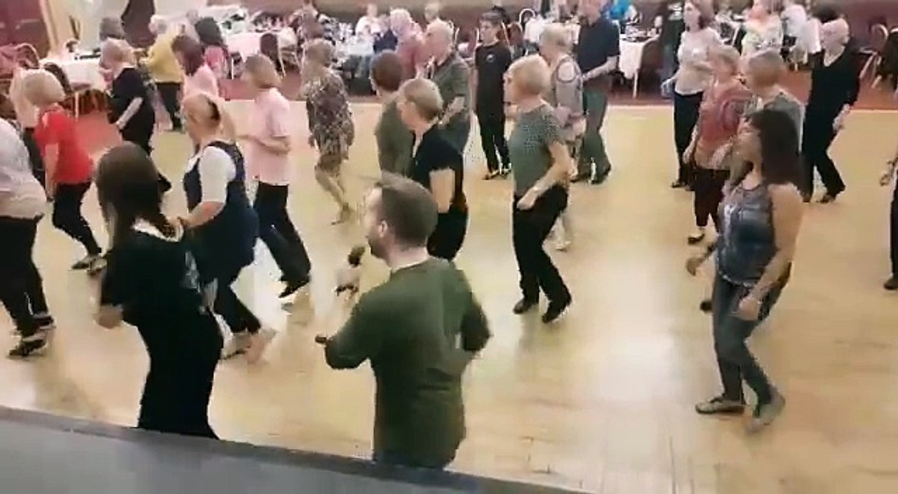 Paddy's Choir Line Dance by Maggie Gallagher & Gary O'Reilly - Vidéo ...