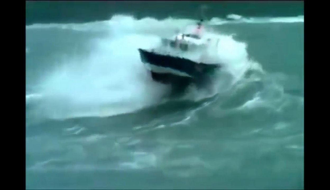 Recopilación de barcos en tormentas - Olas monstruosas - Vídeo Dailymotion