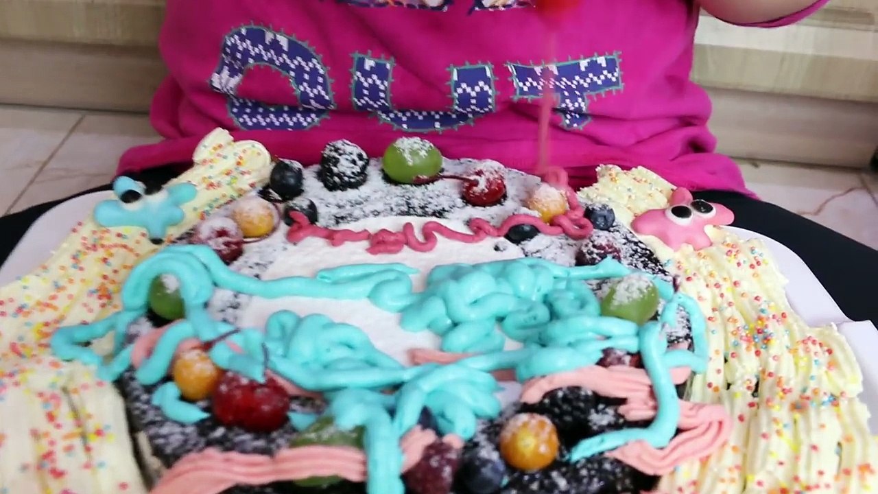 Bad Baby Giant Valentines Cake & Candy Challenge Victoria Annabelle Toy ...