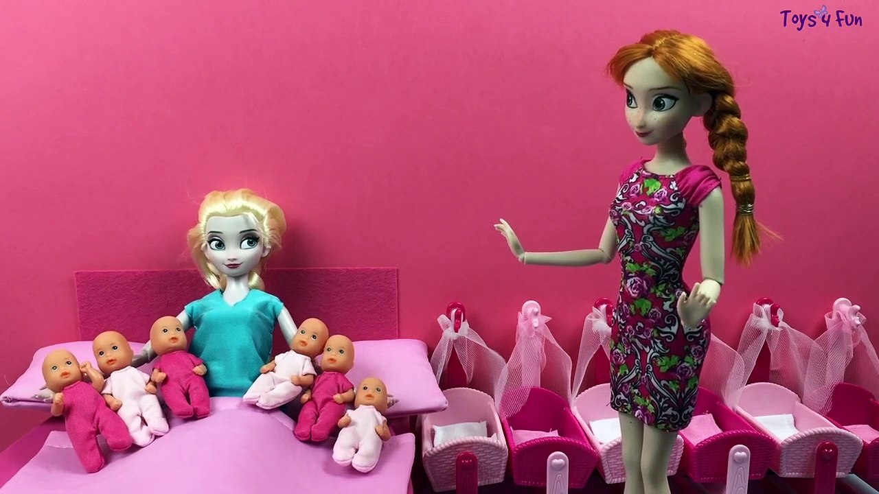 Elsa has 6 baby girls! Elsa gives birth to Kinder surprise egg in funny ...