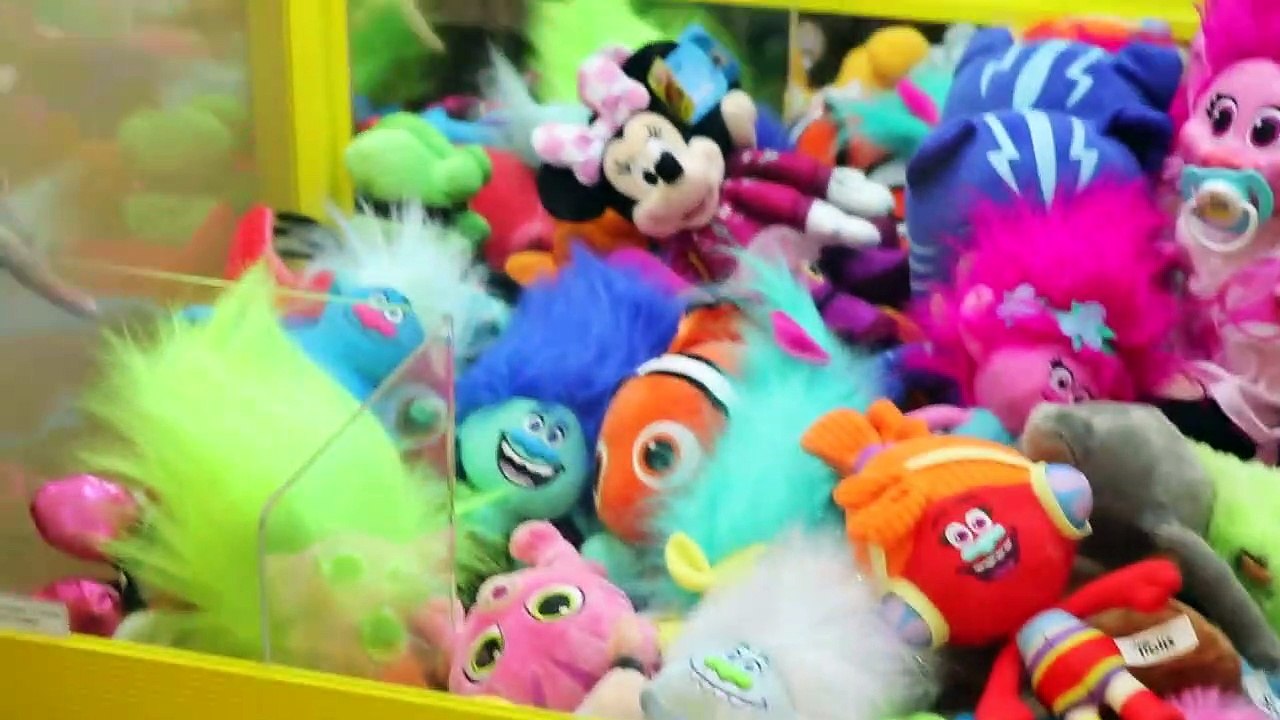 KID IN A CLAW MACHINE! Trolls Baby Poppy & Branch Toys Inside a Huge ...