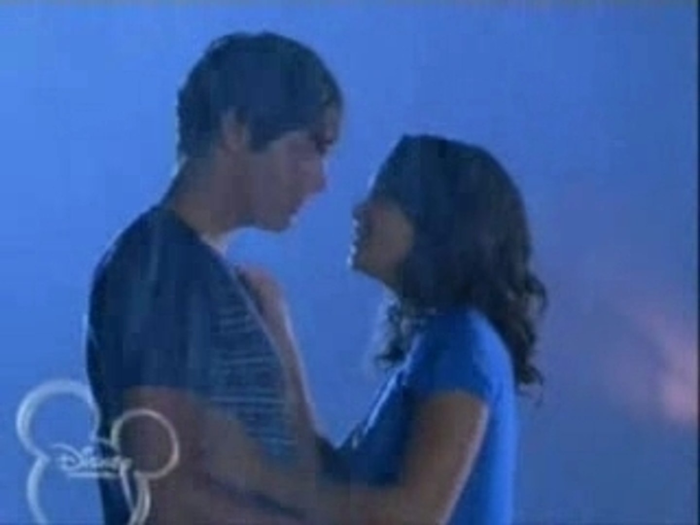 High School Musical 3 Troy And Gabriella Kiss