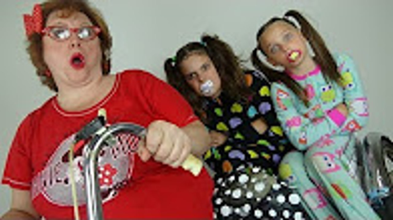 Bad Baby Sitter Minnie Bike Race Victoria Annabelle Playground Babies ...