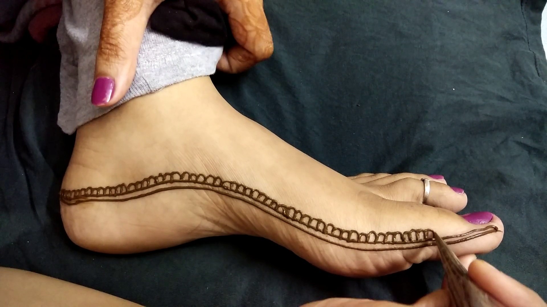 Simple Mehndi Designs For Legs For Beginners