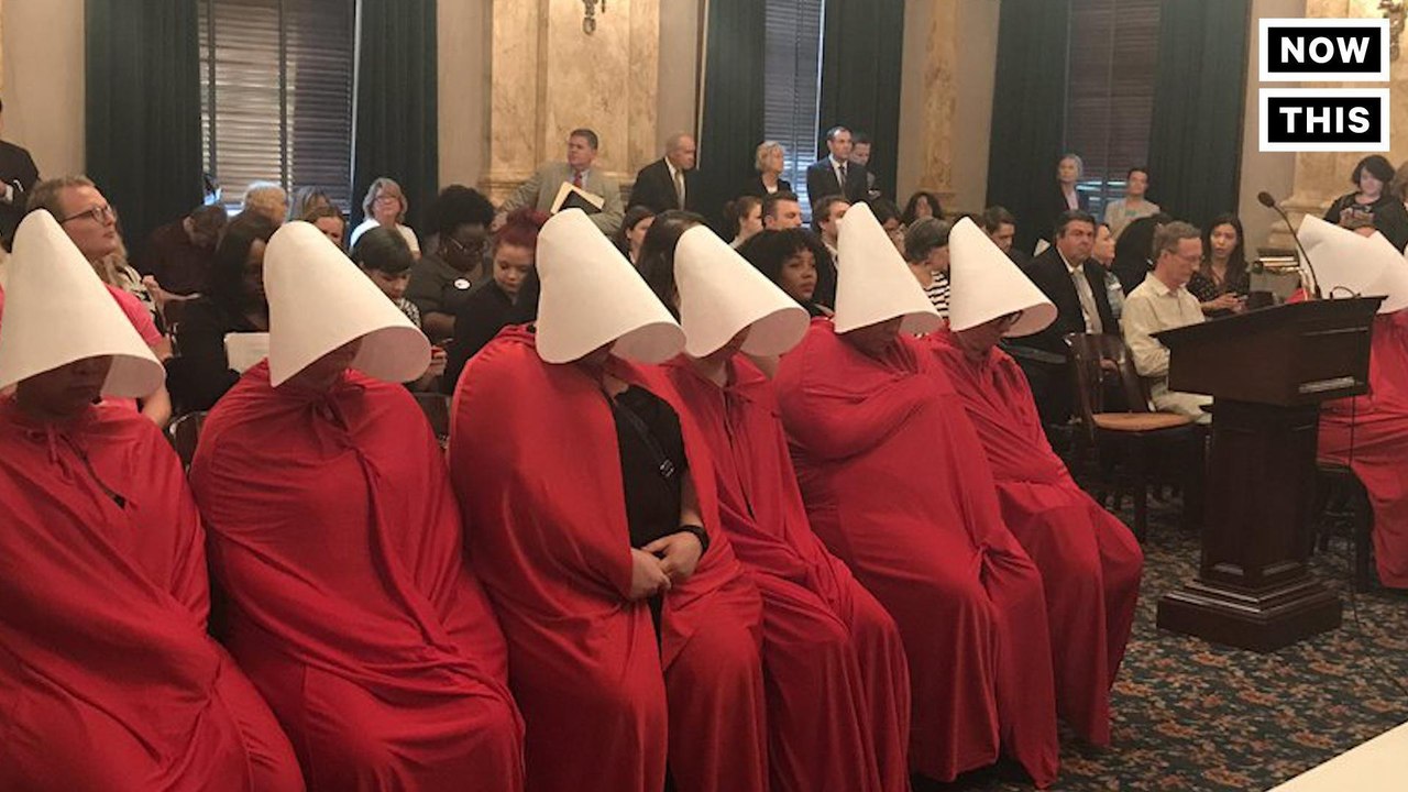 NARAL Activists Wear ‘The Handmaid's Tale’ Costumes At Pro-Choice ...