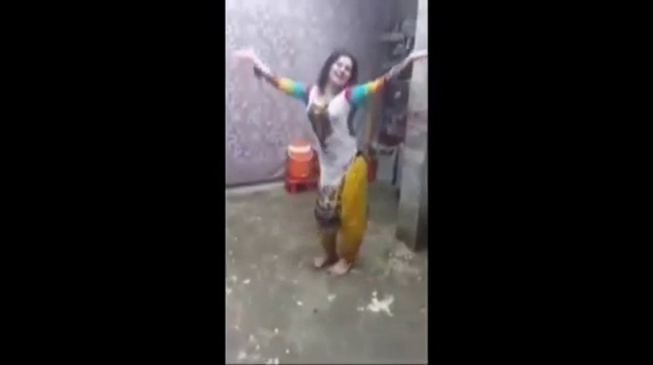 NEW Beautifull pakistani homemade Rain mujra dance - video Dailymotion