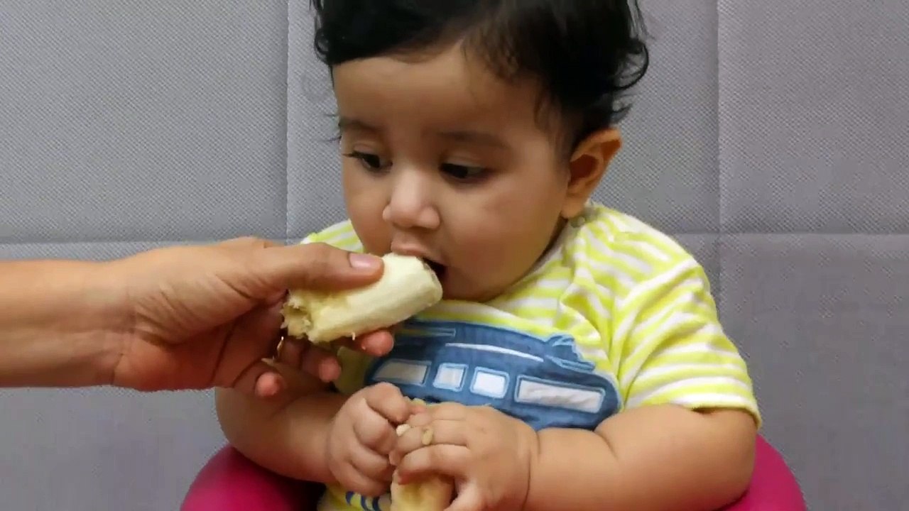 baby-eating-banana-for-the-first-time-7-months-old-baby-eating-banana