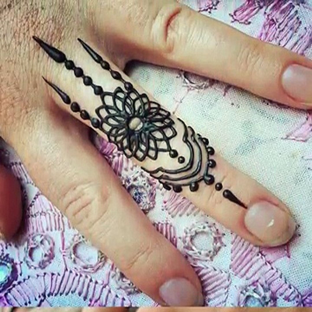 Simple Henna Fingers