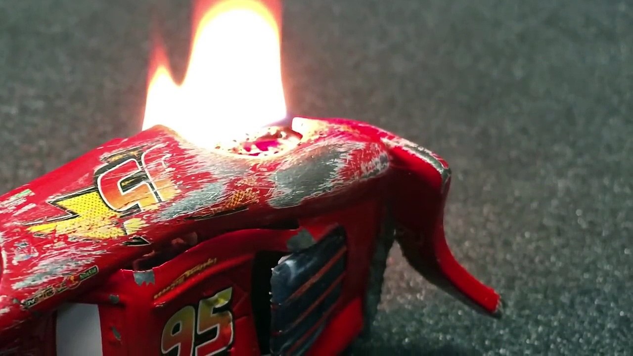 Cars 3 Lightning Mcqueen CRASH SCENE FIRE MOVIE next generation piston ...