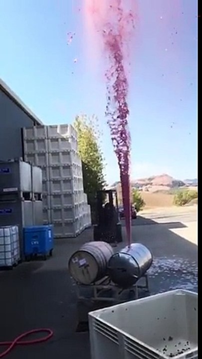 Exploding barrel! - video Dailymotion