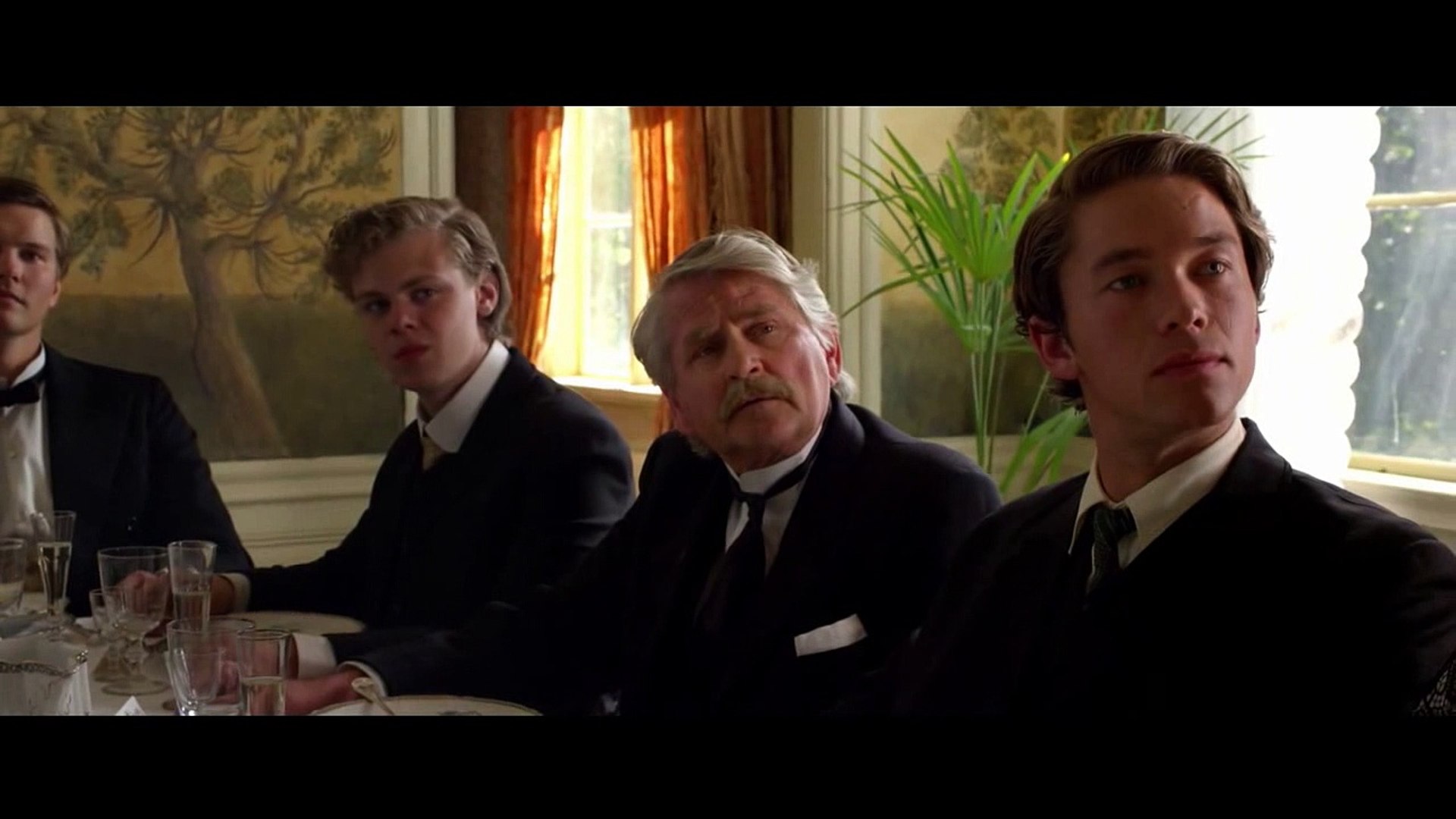 Bill Skarsgard Victoria