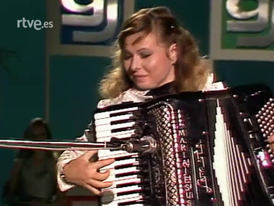 Maria Jesus y su Acordeon - Benidorm, Benidorm - Vídeo Dailymotion