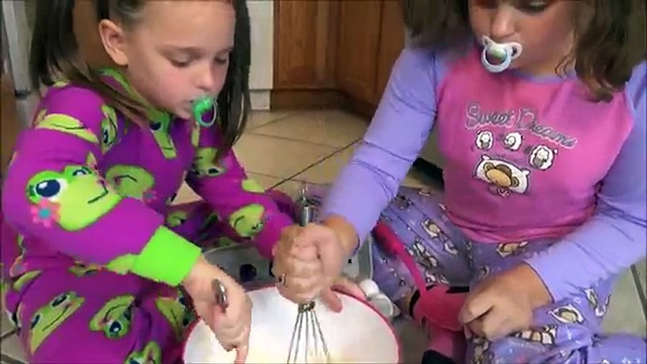 Bad Baby Cake Baking Fail Victoria Annabelle Freak Daddy Toy Freaks ...