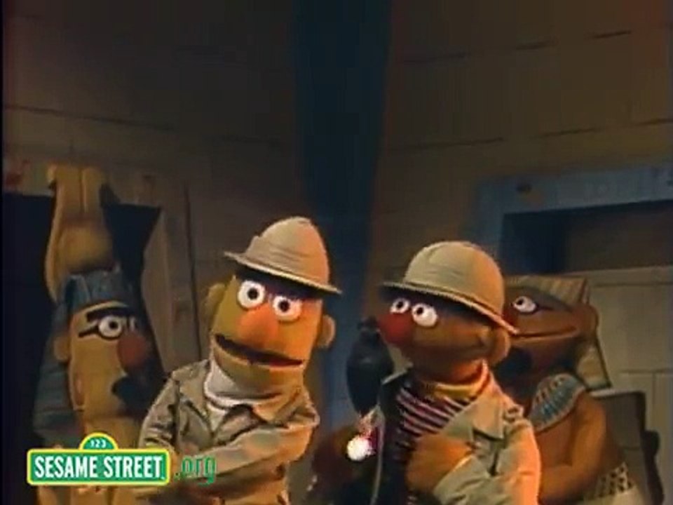 Sesame Street: Bert and Ernie in a Pyramid - video Dailymotion
