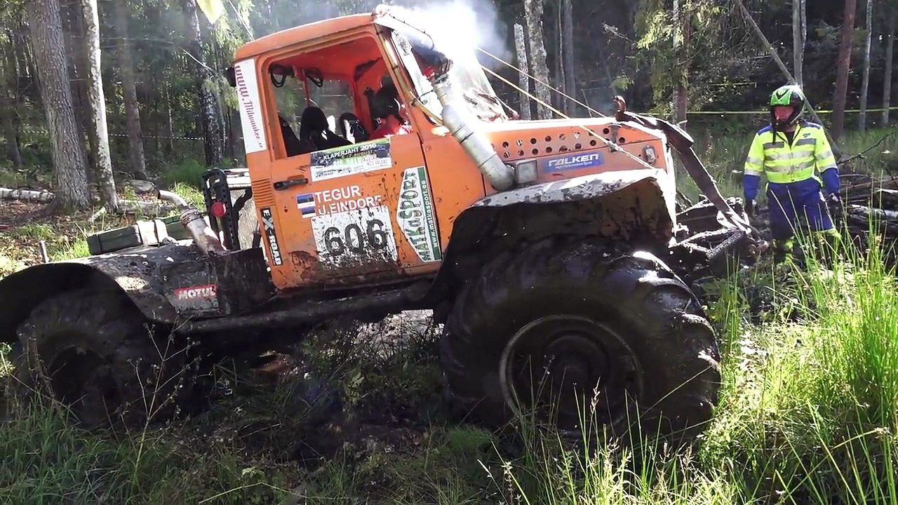 4x4 Off-Road Trucks in mud Forest | Antsumae 2016 - Dailymotion Video