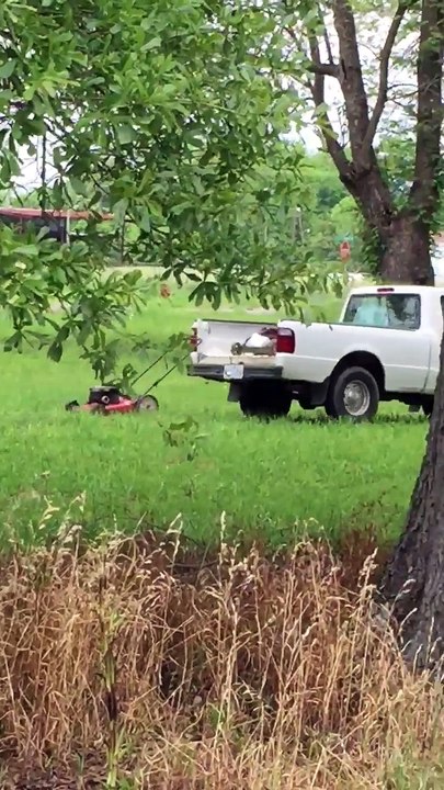Redneck Lawn Mower - video Dailymotion