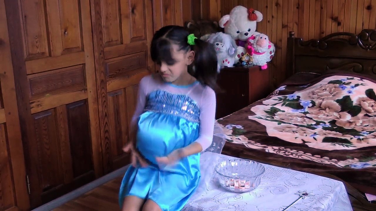 Frozen Elsa POO COLORED BALLS & VOMITING COLORED BALLS vs Skeleton ...