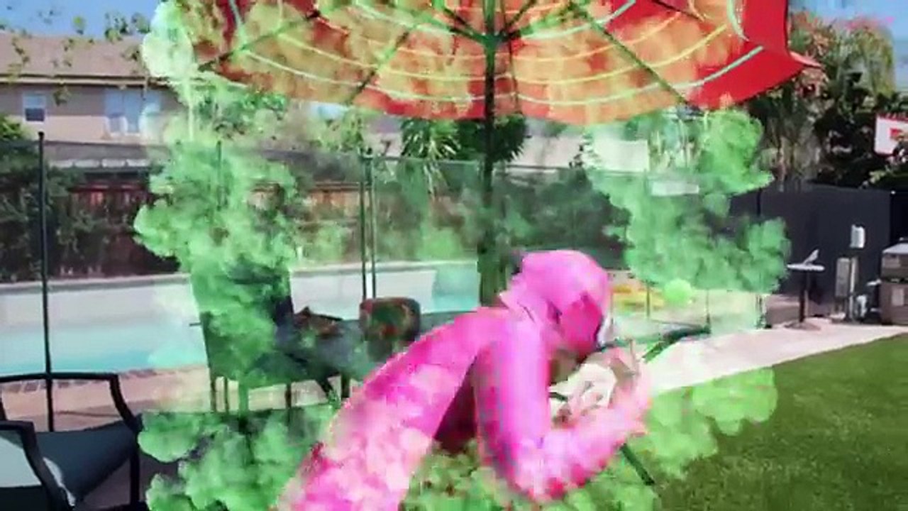 Minnie Mouse STUCK in a MICROWAVE! w/ Pink Spidergirl & The Witch in ...