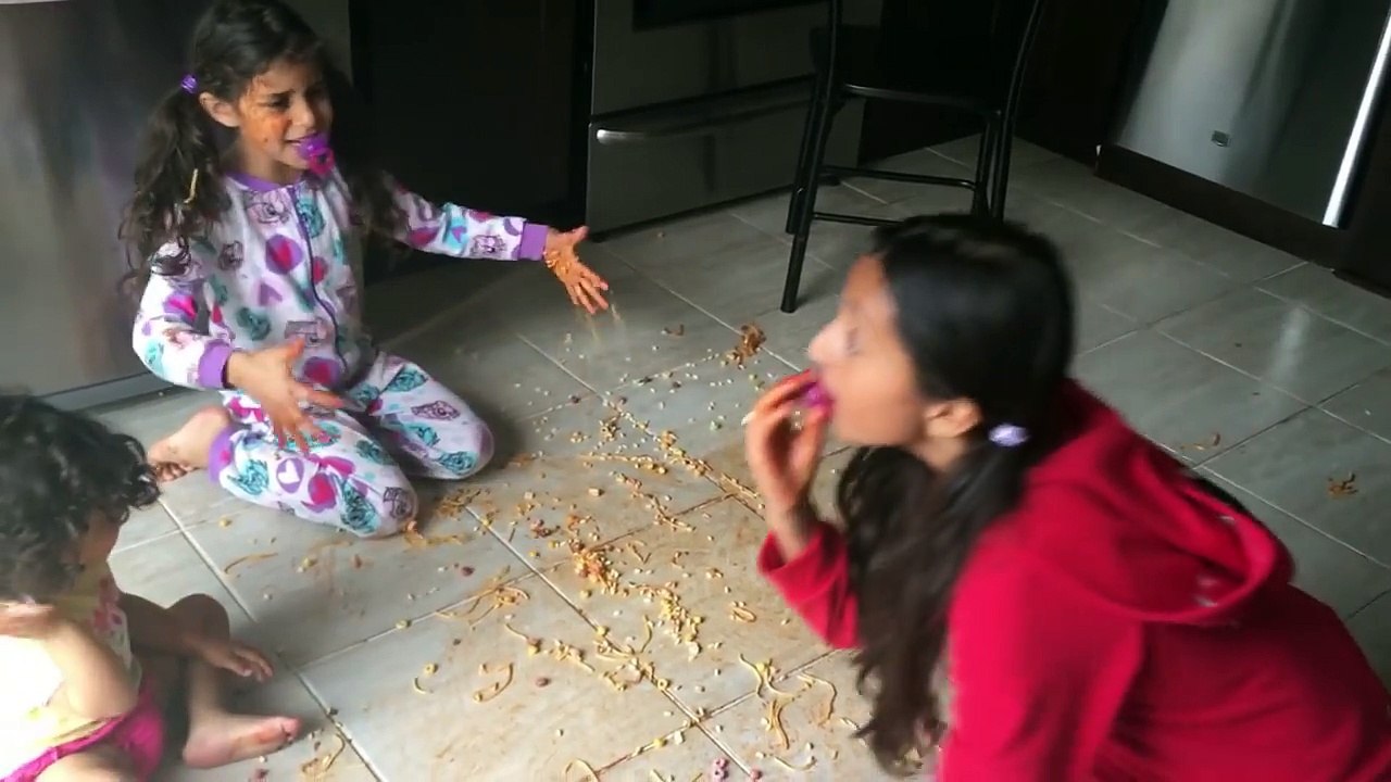 Bad Baby Real Food Fight─影片 Dailymotion