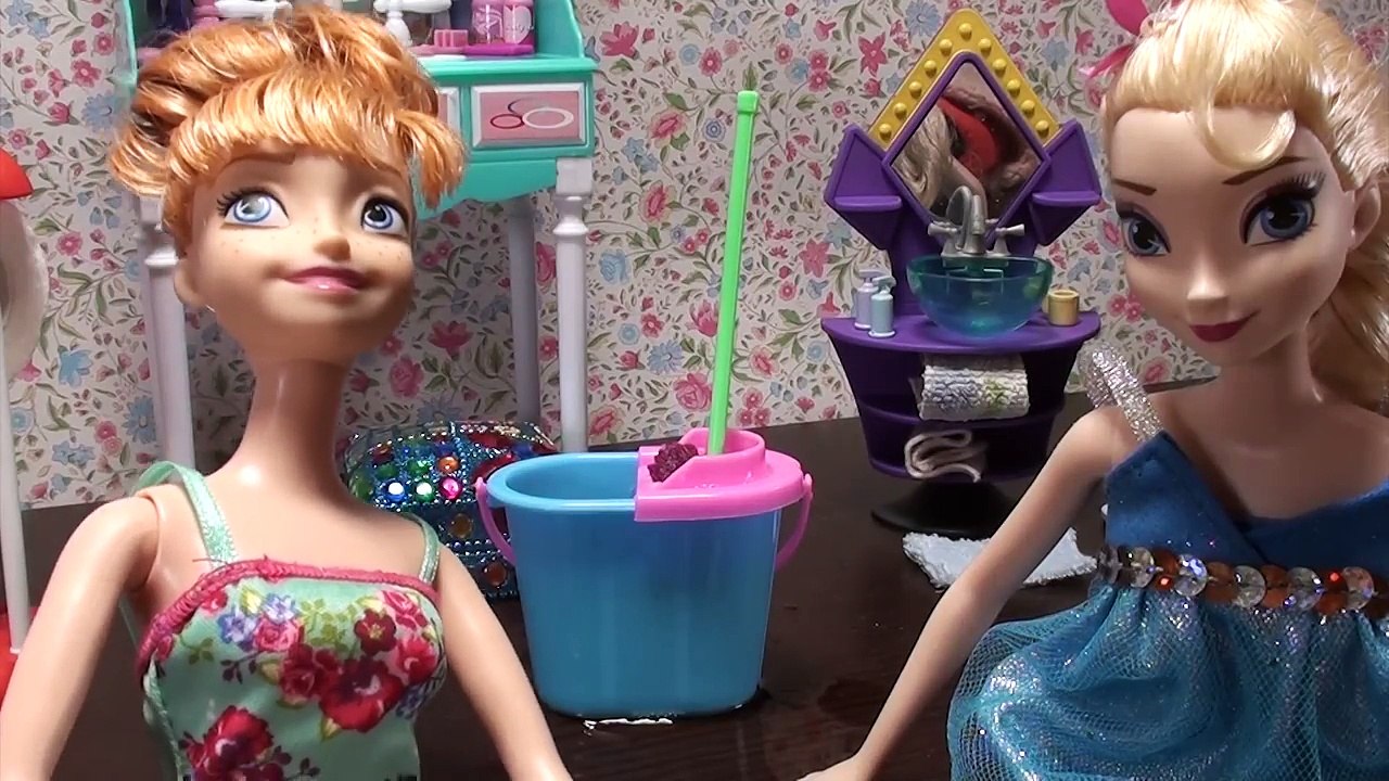 Elsa and Anna toddlers have a bath- magic ice & snow & water splash and ...